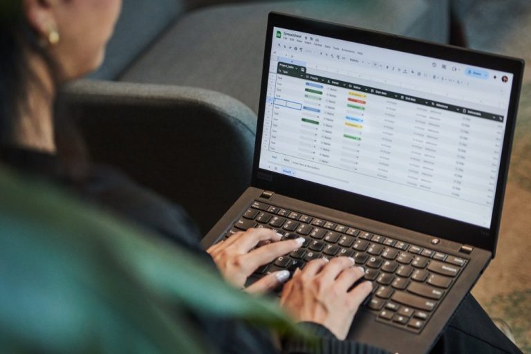 Remote Work Rolls Back Across Canada as Governments, Employers Tighten ...